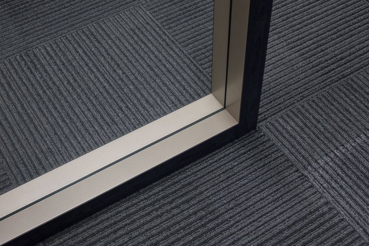 Seamless framing partitions for stylish offices | Comsupply